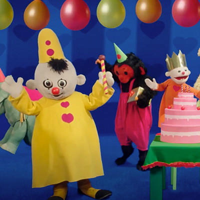 Bumba blaast vandaag 20 kaarsjes uit en viert dat met een lied ...